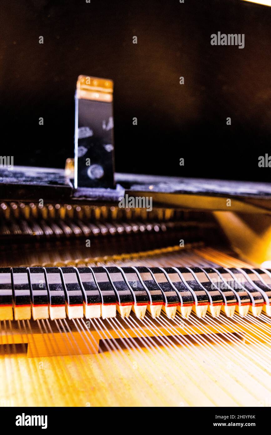 Vertical shot of an open piano Stock Photo - Alamy