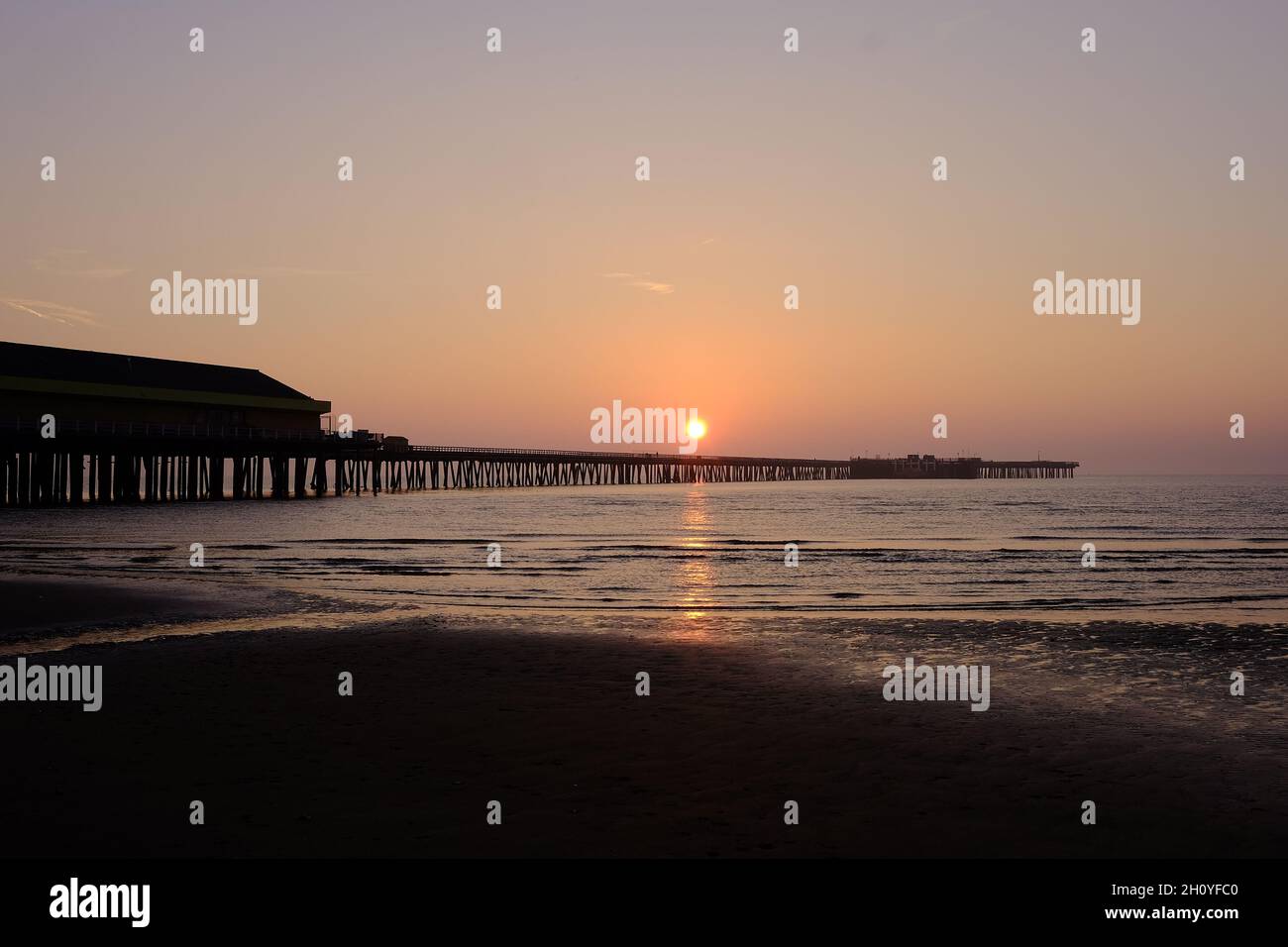 Frinton beach pier hi-res stock photography and images - Alamy