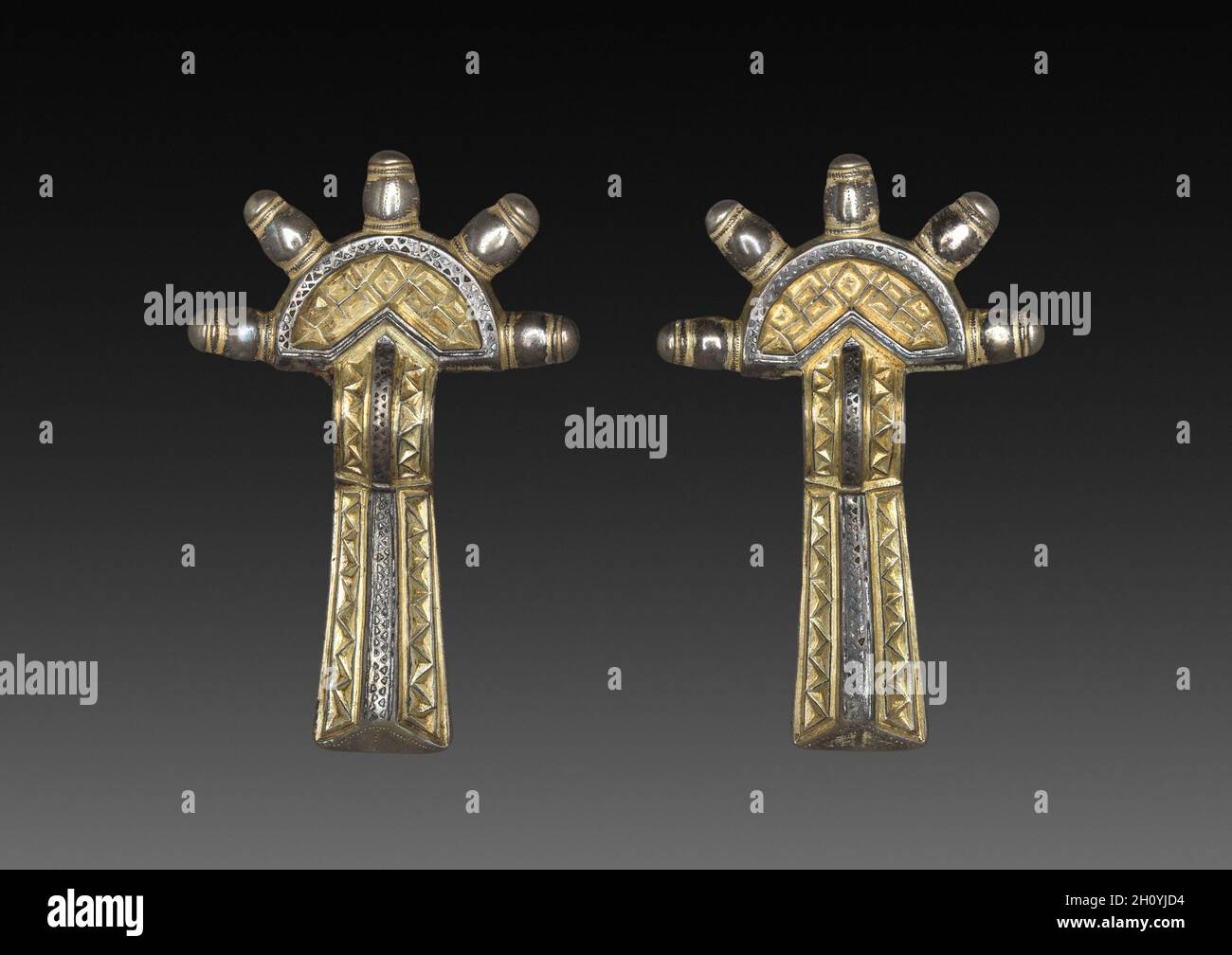 Bow fibulae hi-res stock photography and images - Alamy