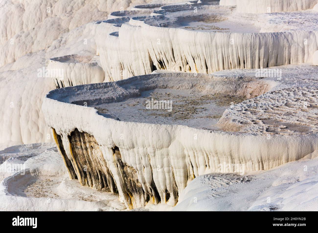 White terraced baths of Pamukkale thermal springs, Turkey Stock Photo ...