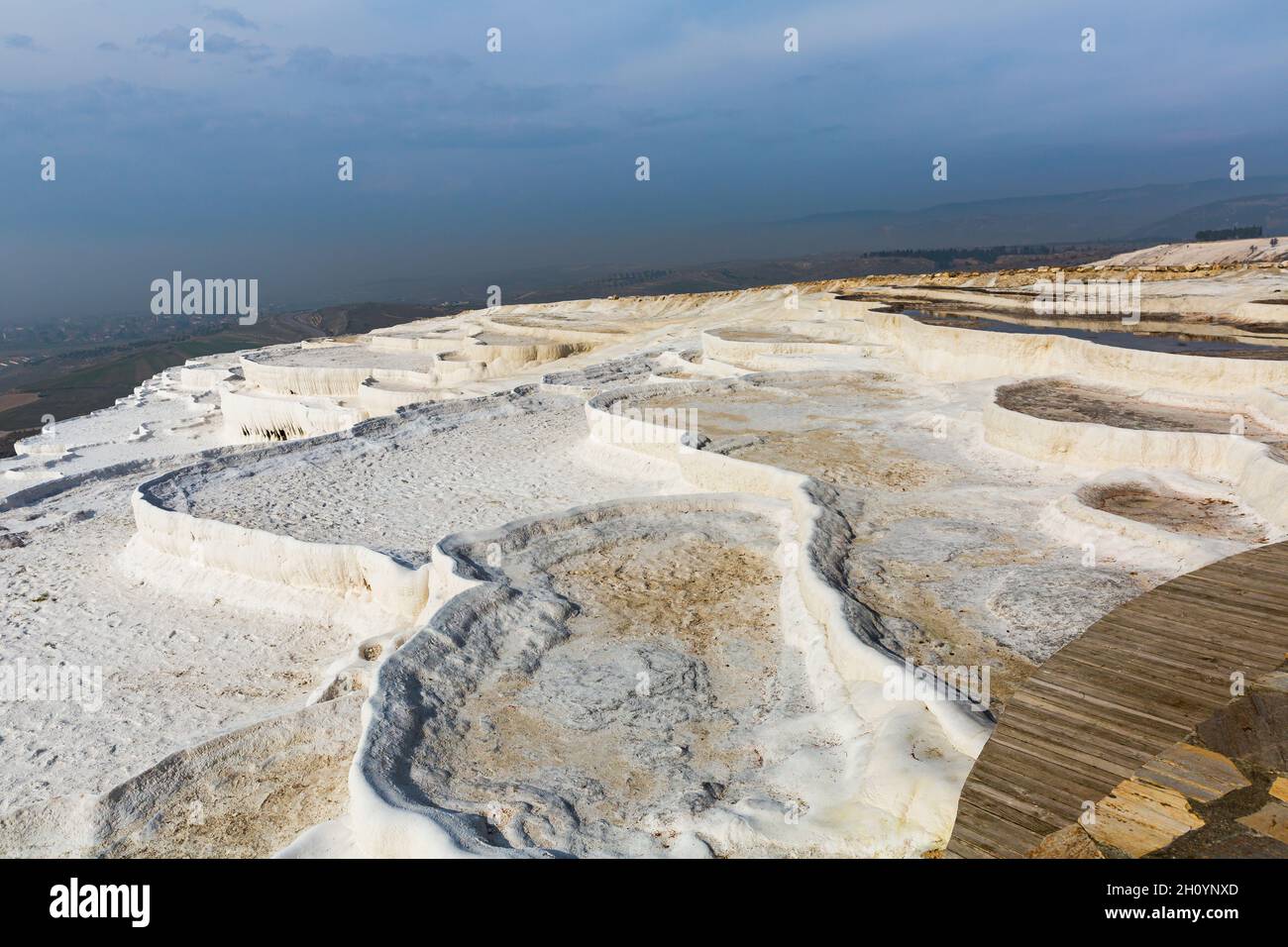 White terraced baths of Pamukkale thermal springs, Turkey Stock Photo ...