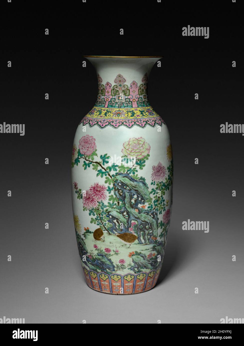 Vase, 1736-95. China, Qing Dynasty (1644-1911), Qianlong reign (1736-95 ...