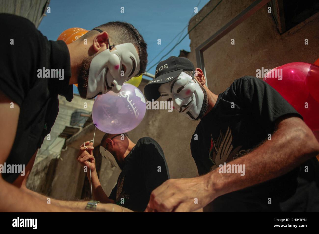 Palestinian activists release balloons bearing pictures of prisoners ...