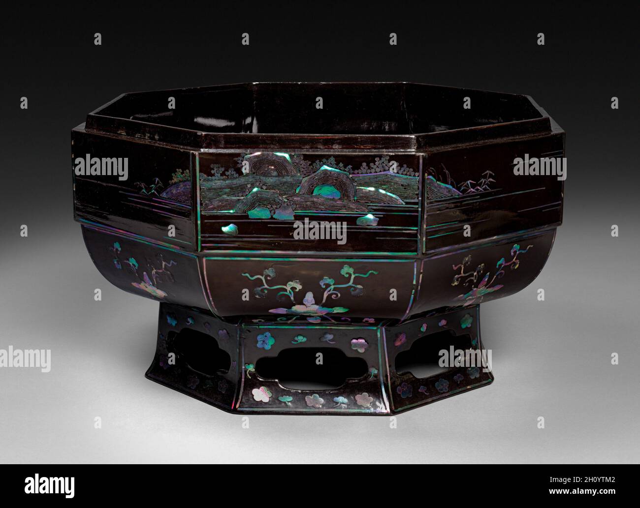 Octagonal Food Box, late 1700s. Japan, Edo period (1615-1868). Wood ...