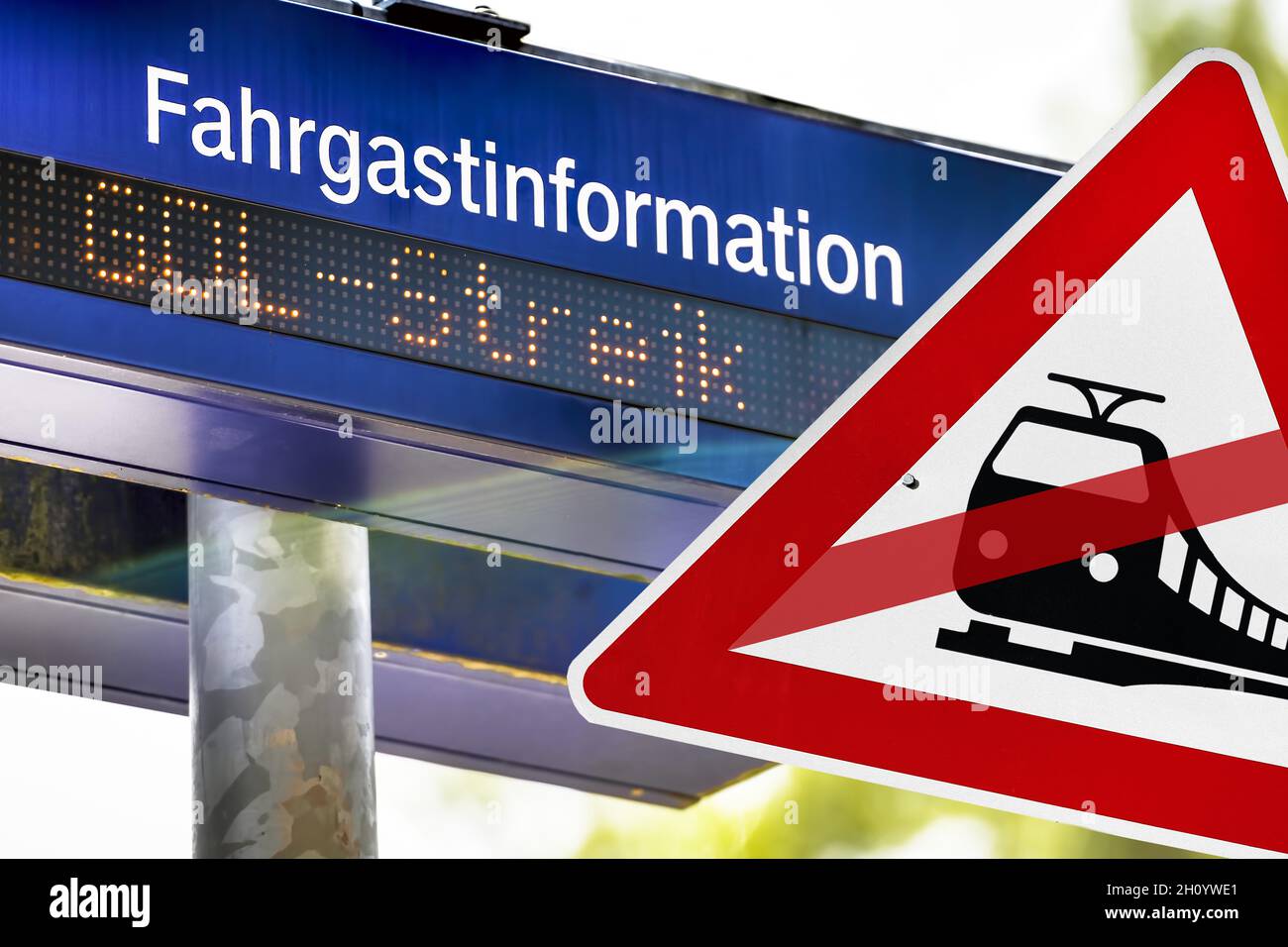 Warnstreik schild hi-res stock photography and images - Alamy