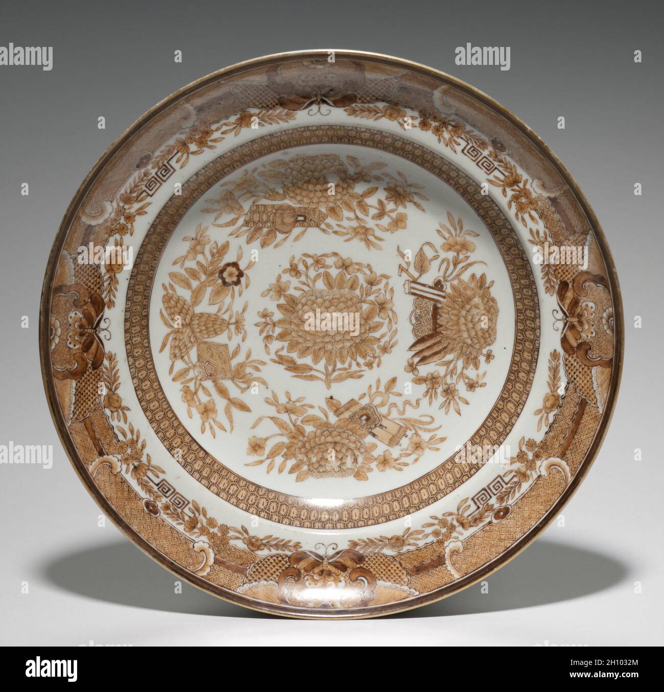 Chinese export porcelain plate hi-res stock photography and images - Alamy