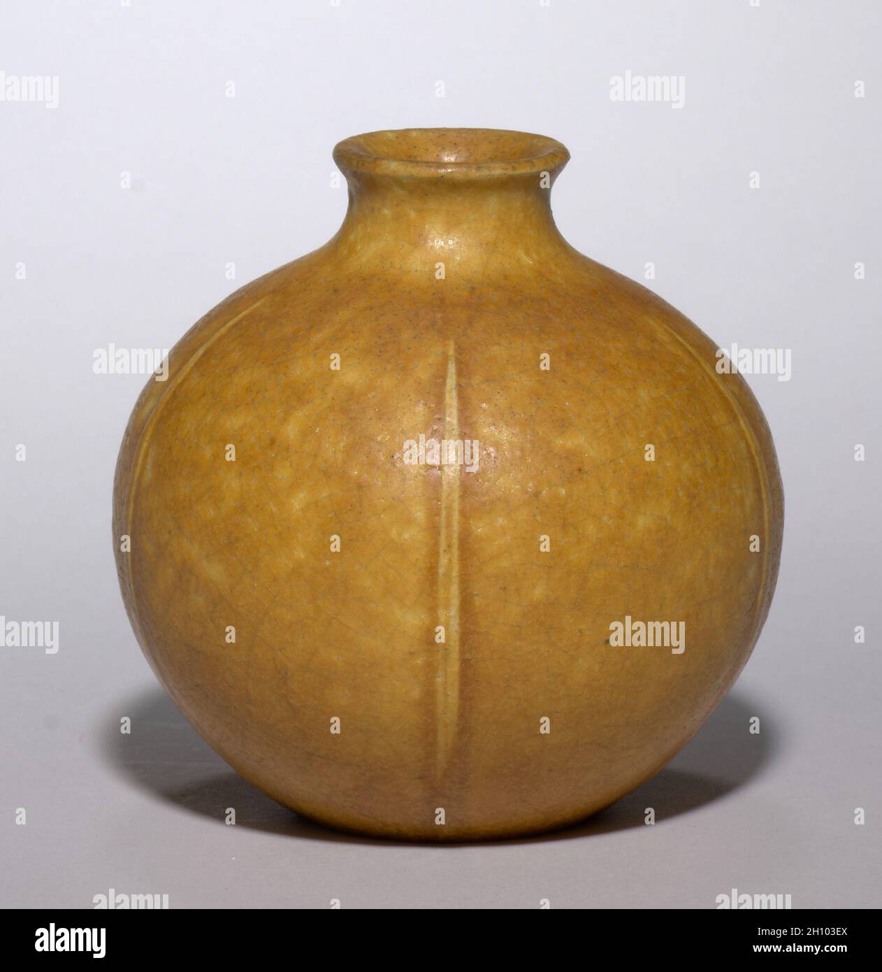 Grueby pottery hi-res stock photography and images - Alamy