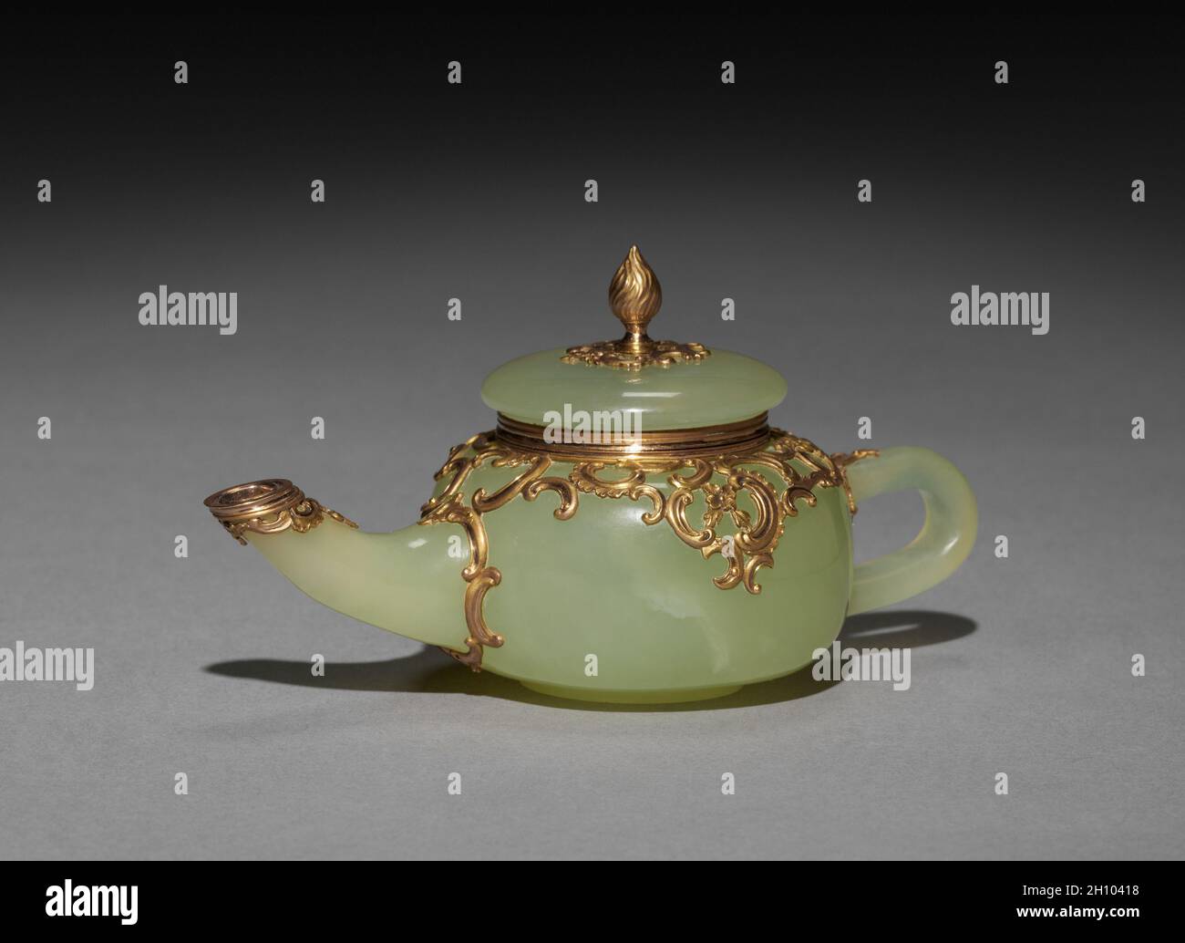 Bowenite crystal hi-res stock photography and images - Alamy