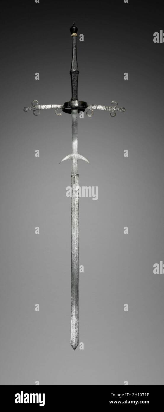 Two handed swords hi-res stock photography and images - Alamy