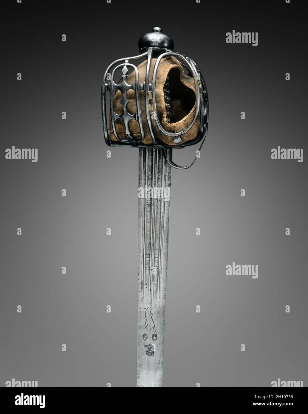 Basket hilt broadsword hi-res stock photography and images - Alamy