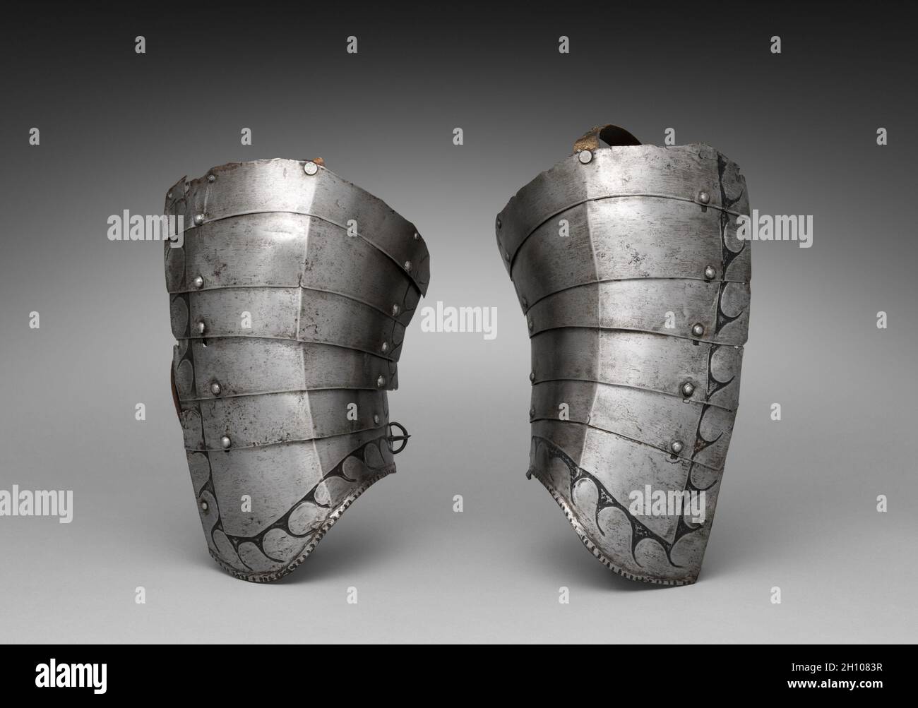Pair of Espaliers (Pauldrons/upper arm canons), 1500s. Germany, 16th ...