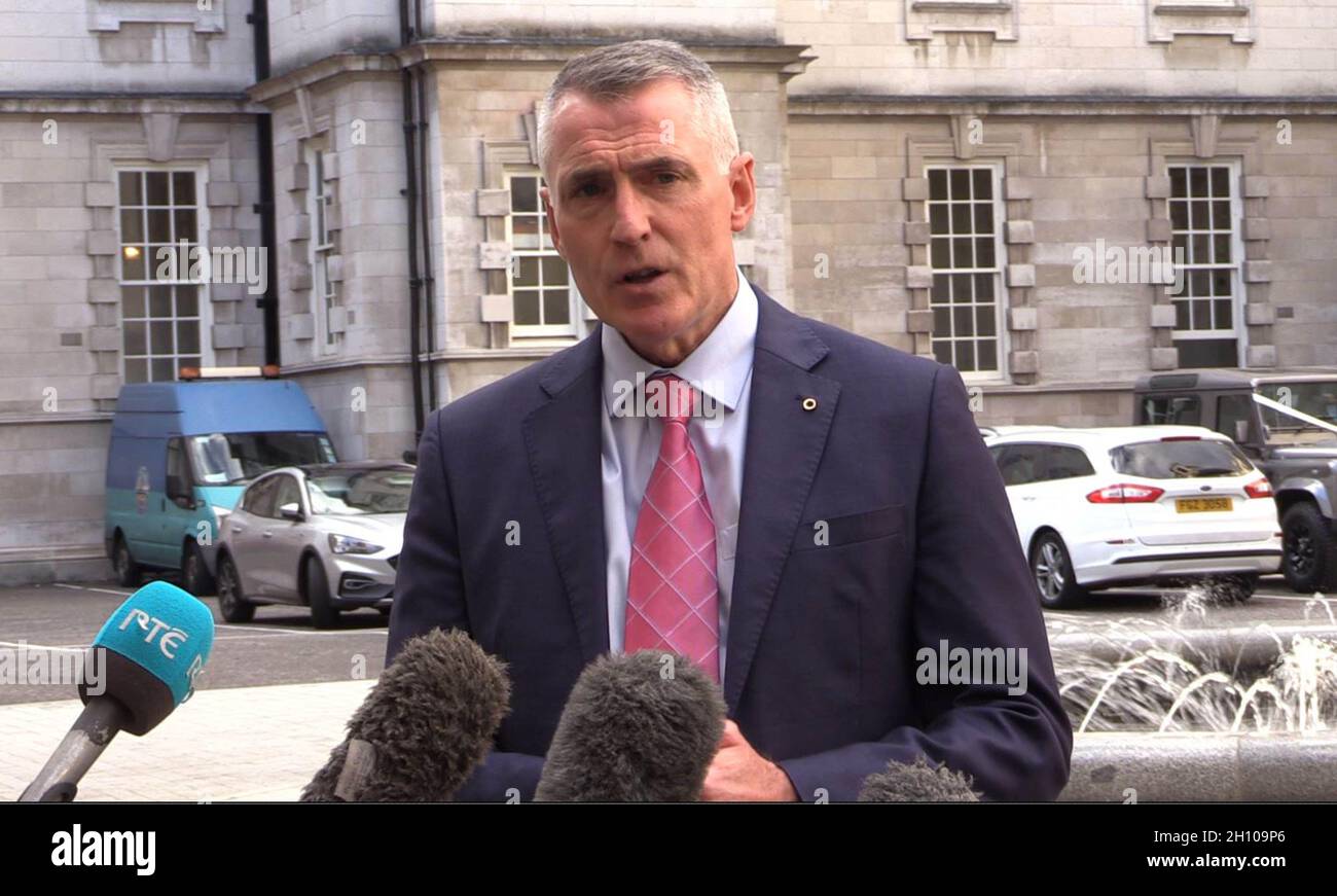 Speaks at belfast city hall hi-res stock photography and images - Alamy