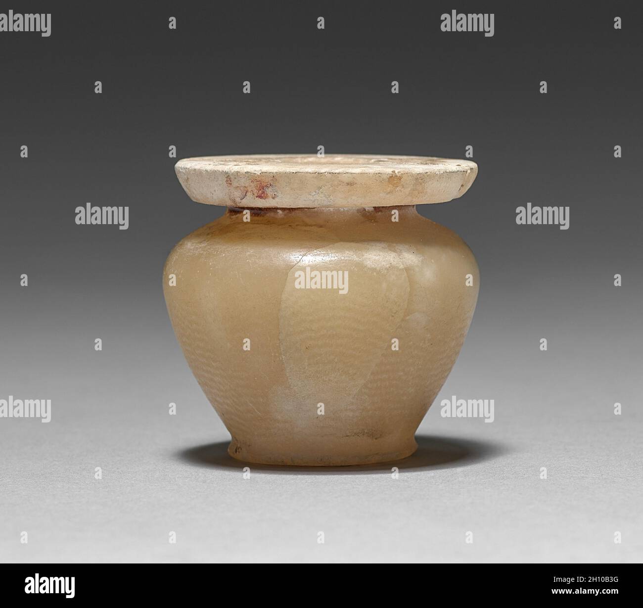 Kohl jar and lid hi-res stock photography and images - Alamy