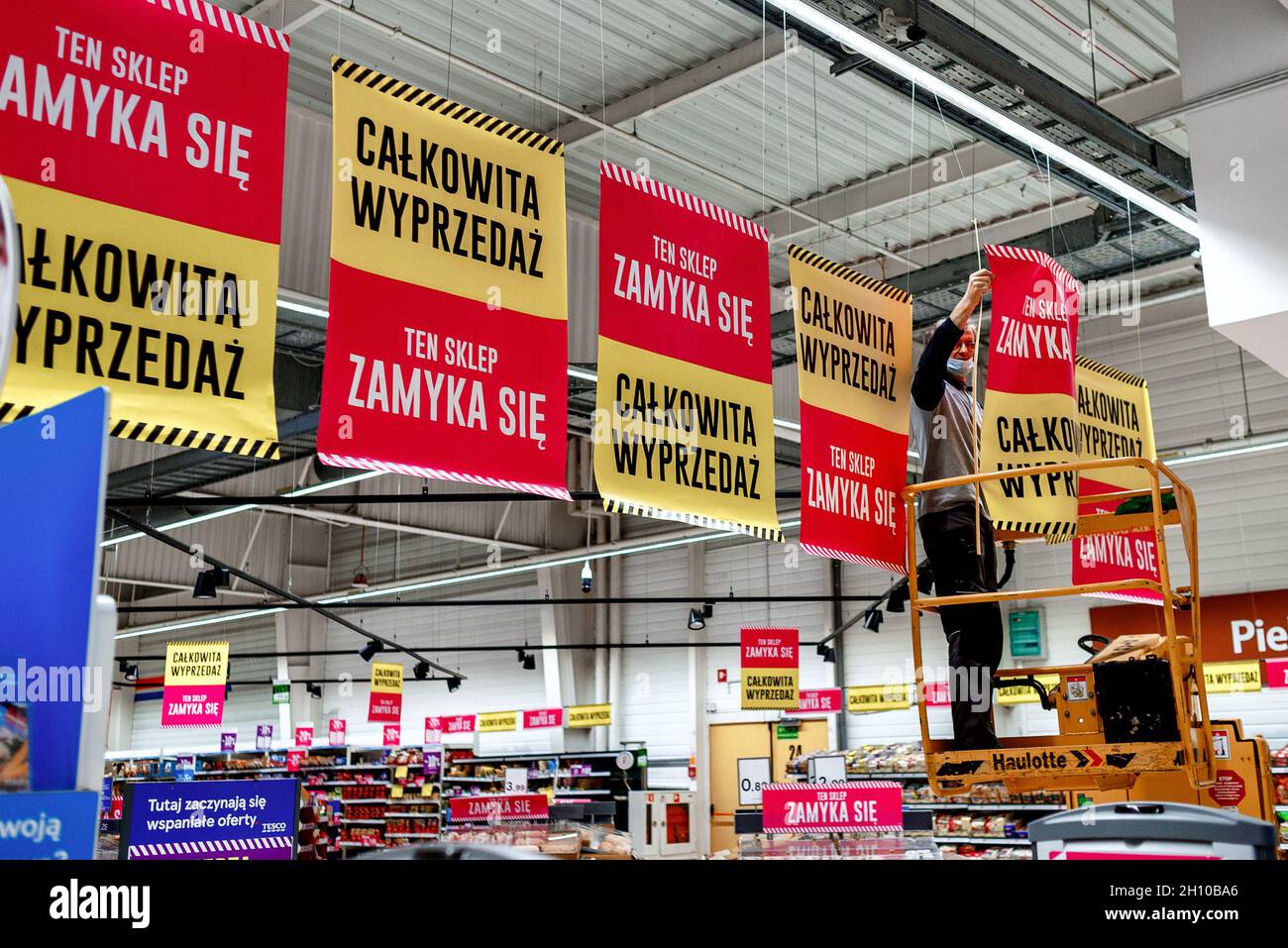 Tesco city entrance logo hi-res stock photography and images - Alamy