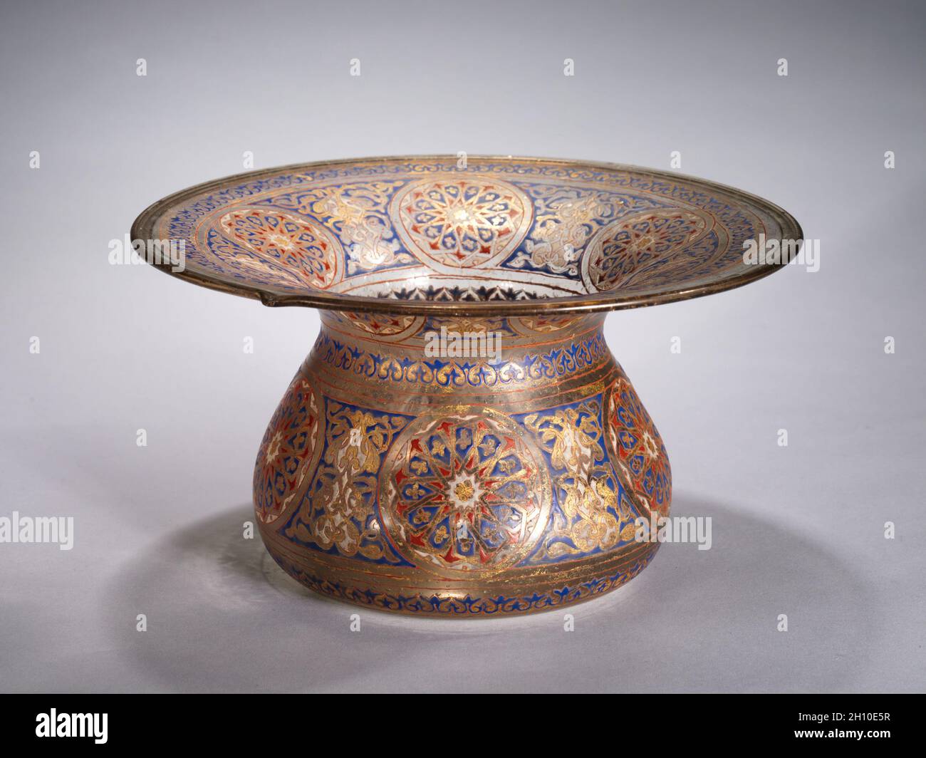 Ceremonial spittoon hi-res stock photography and images - Alamy