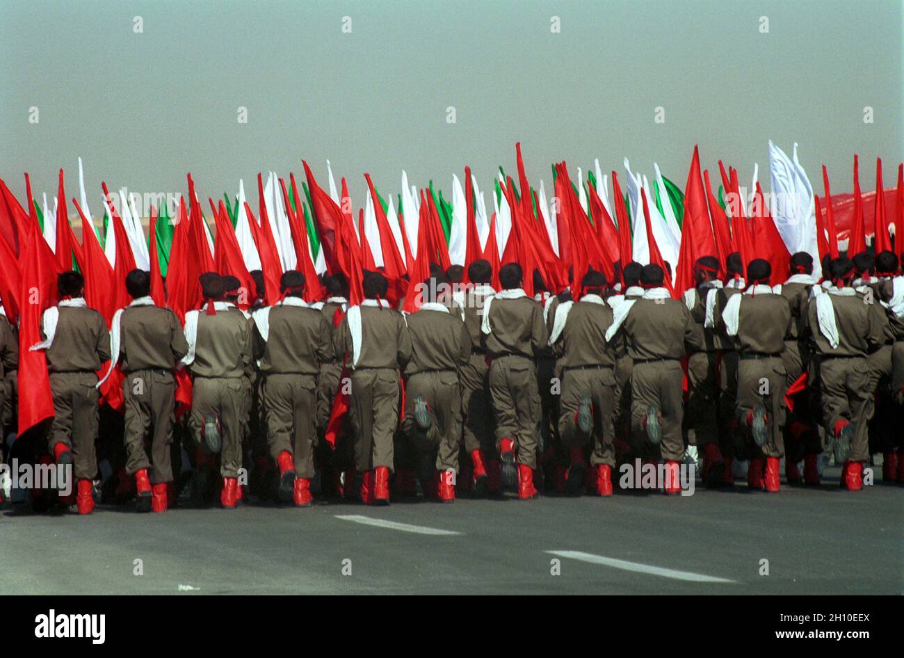Iranian Army march carrying Iranian flags. Iran Stock Photo - Alamy