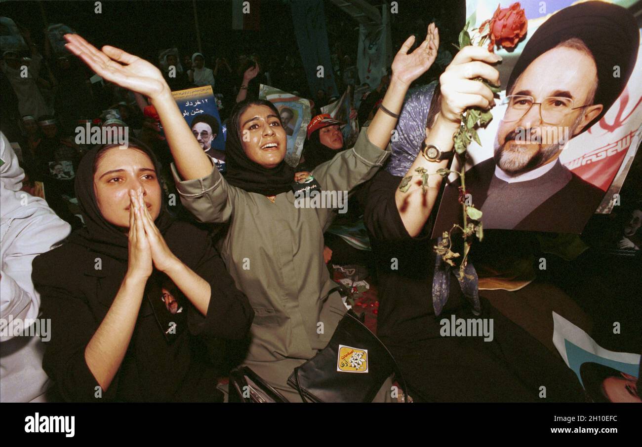 Iranian woman sad hi-res stock photography and images - Alamy