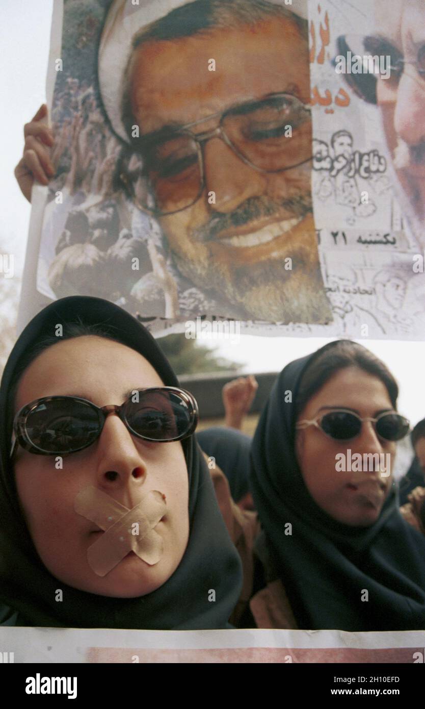 Iranian woman sad hi-res stock photography and images - Alamy