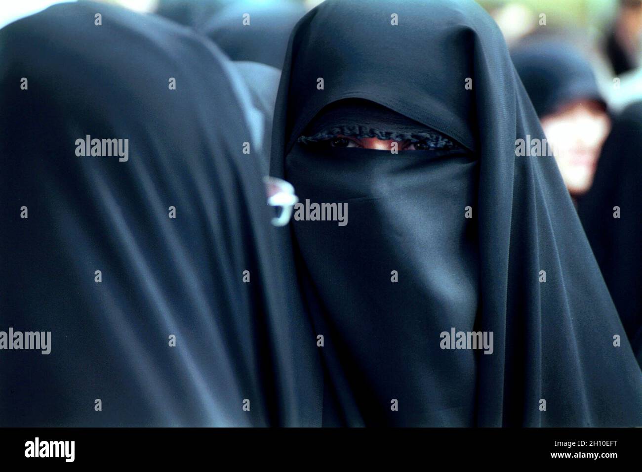 Iranian Muslim women wearing the abaya. Iran Stock Photo - Alamy
