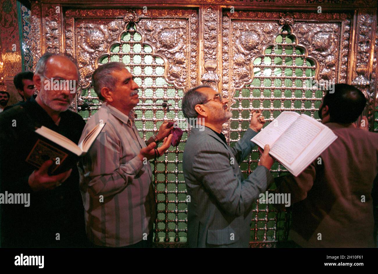 Syrian Shiite muslims pilgrimage to Zeynab tomb the daughter of Imam ...