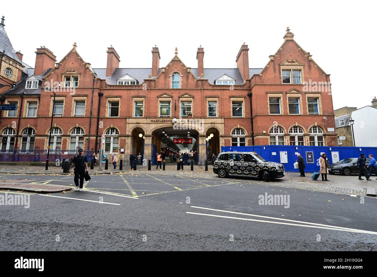 Marylebone station entrance hi-res stock photography and images - Alamy