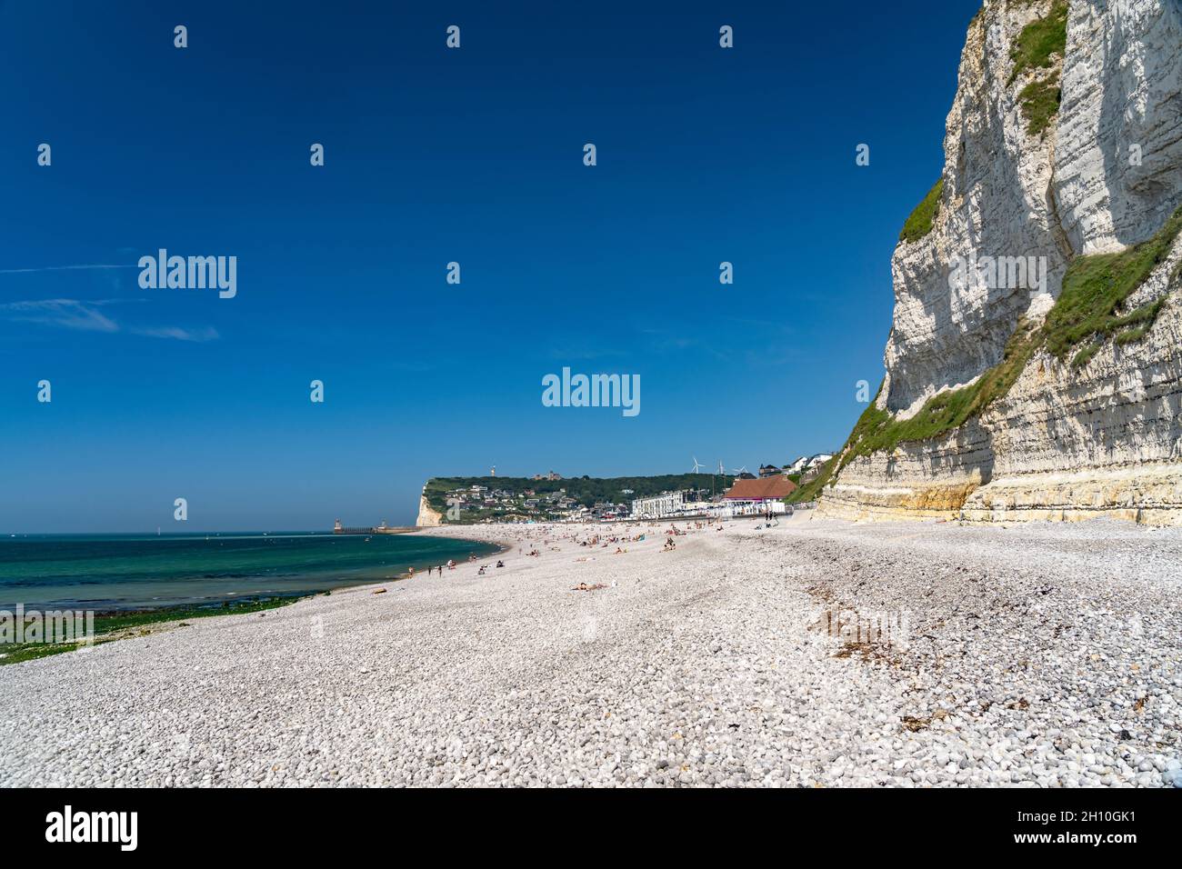 Strand und Steilküste von Fécamp, Normandie, Frankreich | Beach and ...
