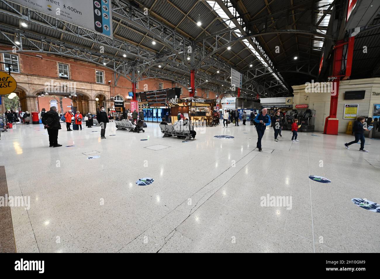 The inner foyer of Marylebone station Stock Photo - Alamy
