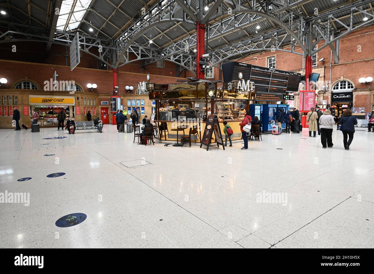 The inner foyer of Marylebone station Stock Photo - Alamy