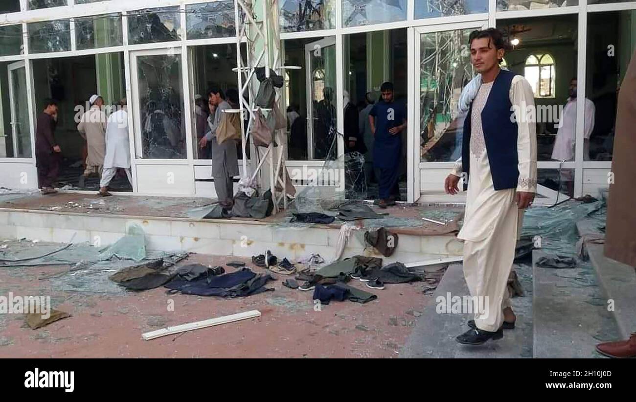 Kandahar, Afghanistan. 15th Oct, 2021. Afghan men inspect the damage ...
