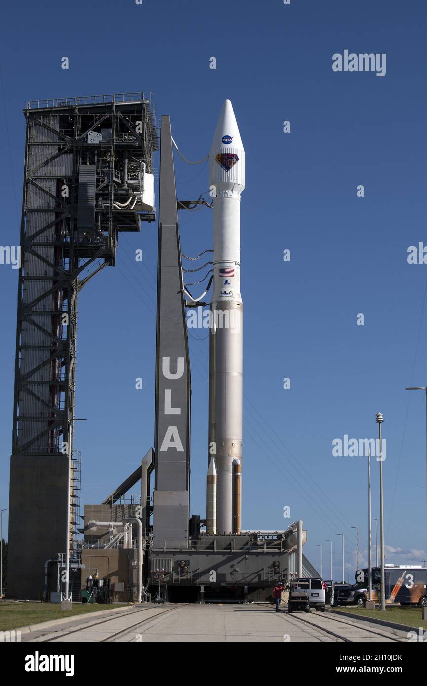 A United Launch Alliance (ULA) Atlas V rocket stands on Complex 41 at ...