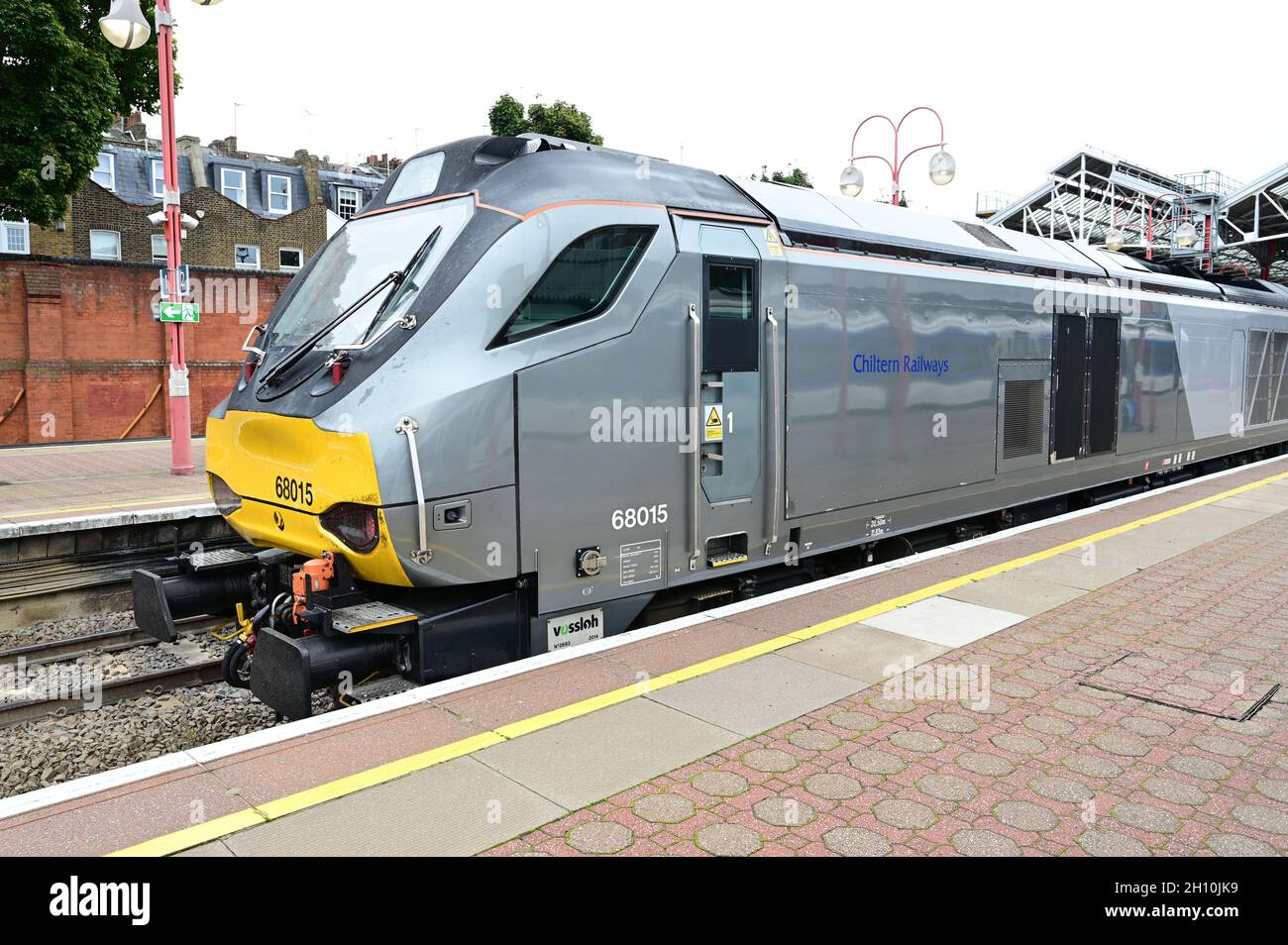 Class 68 diesel locomotive chiltern hi-res stock photography and images ...