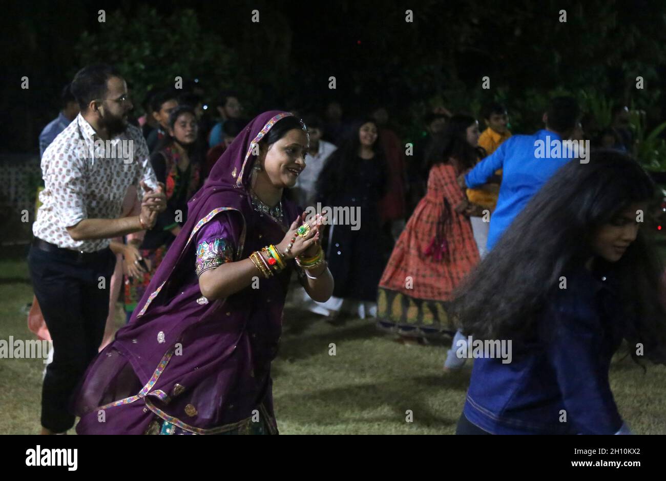 Gujarat garba folk dance hi-res stock photography and images - Alamy