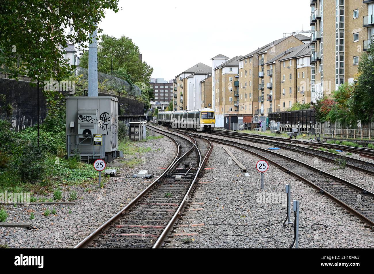 A class 168 DMU arriving at Marylebone station on 16 October 2021 Stock ...