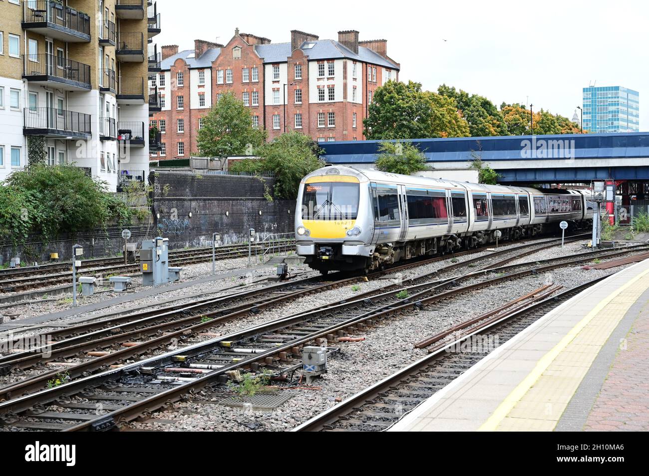 A class 168 DMU leaving Marylebone station on 16 October 2021 Stock ...