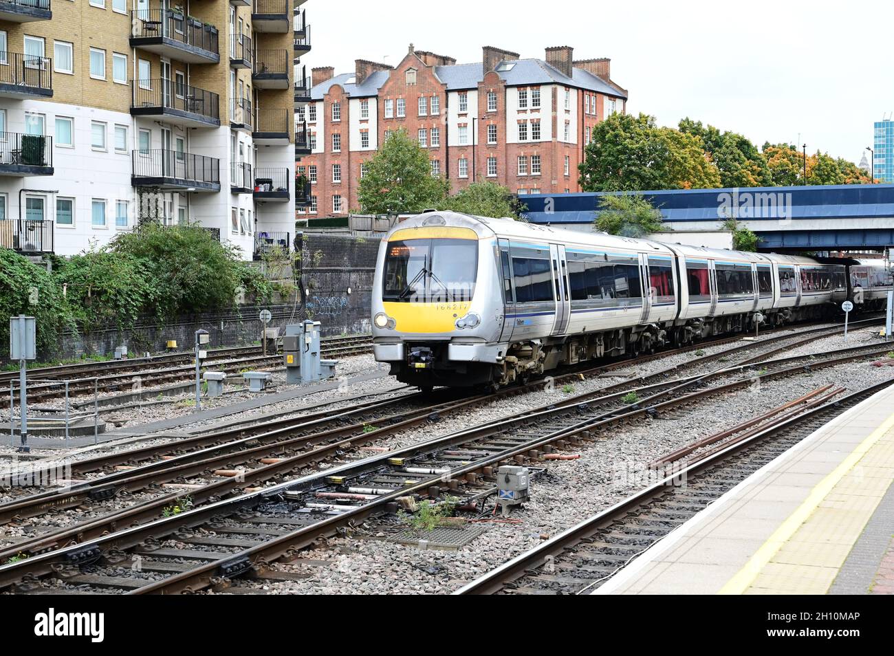 A class 168 DMU leaving Marylebone station on 16 October 2021 Stock ...