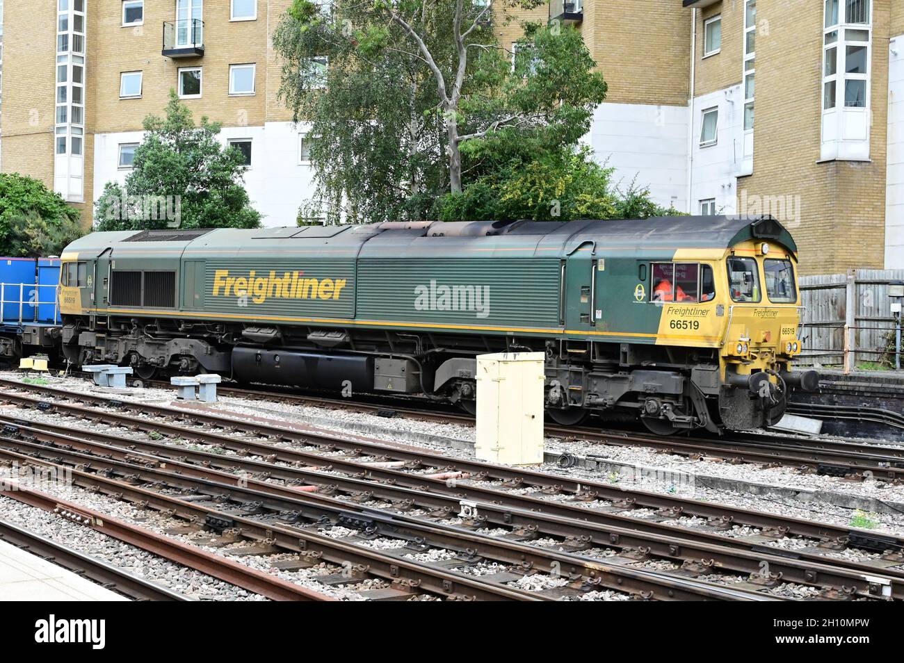 A class 66 Freightliner diesel locomotive at Marylebone station termini ...