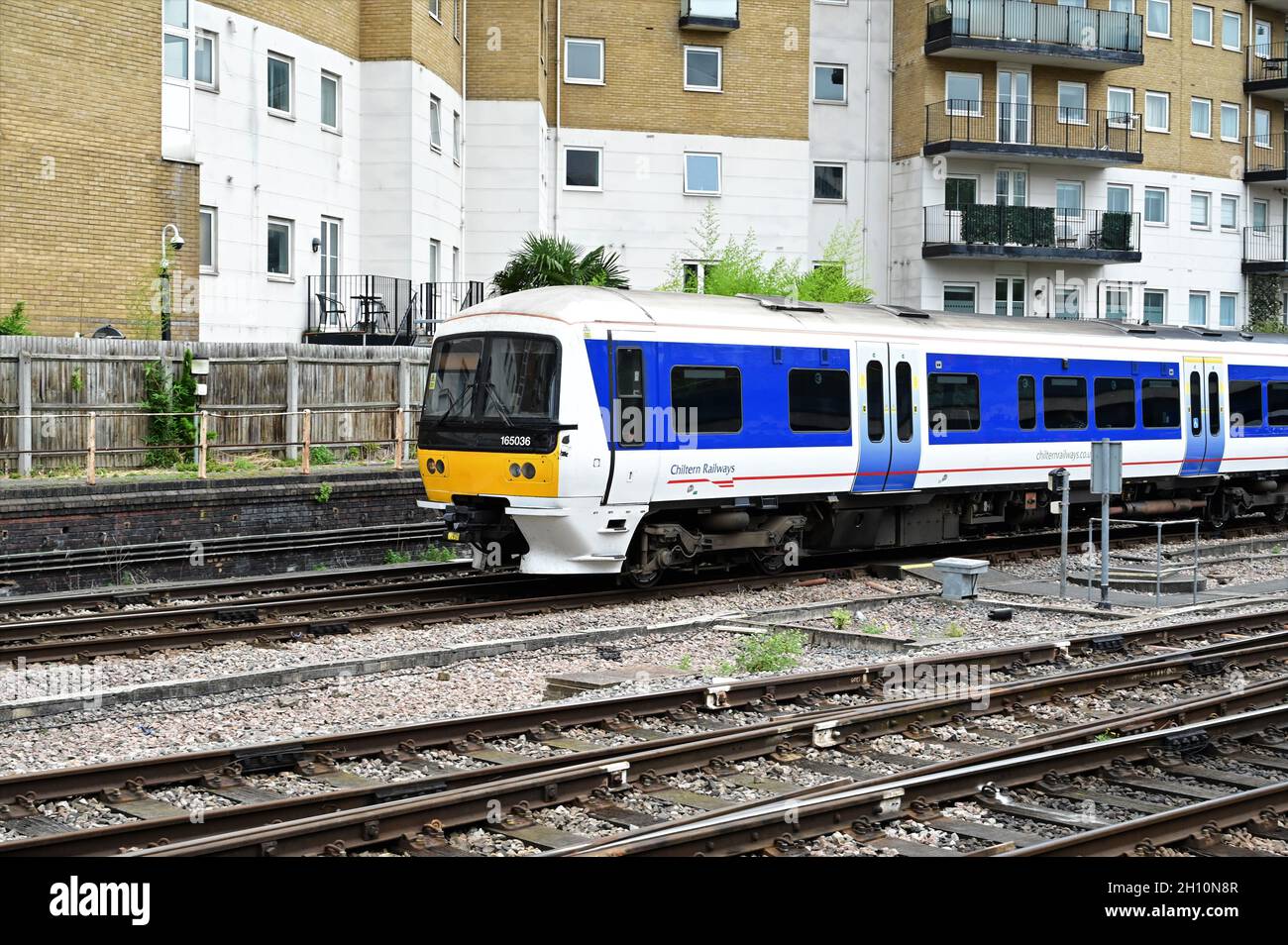 A class 165 arriving at London Marylebone station Stock Photo - Alamy