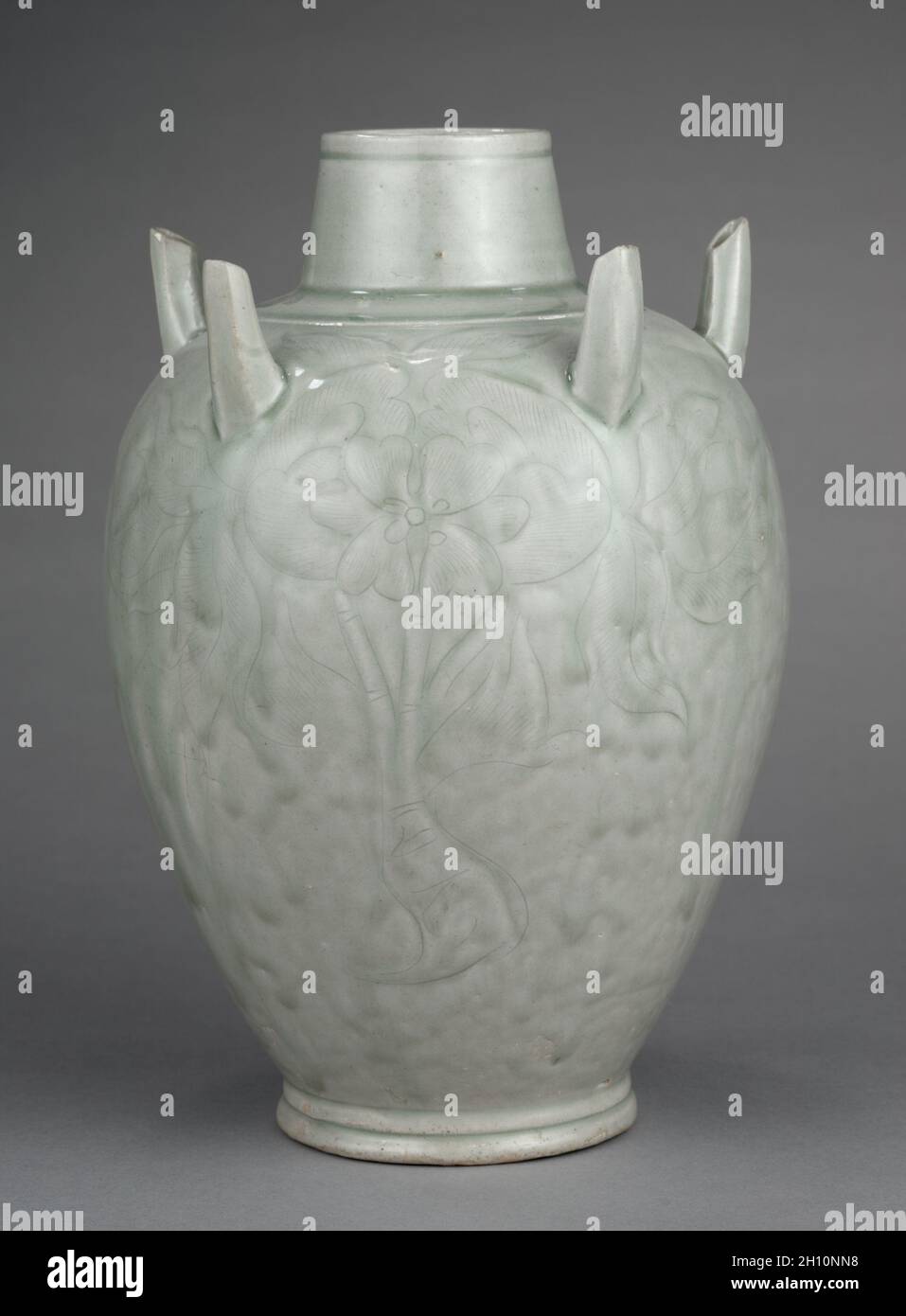 Yue ware porcelaneous stoneware hi-res stock photography and images - Alamy