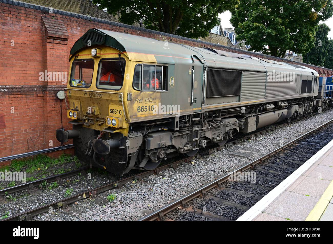 A class 66 Freightliner diesel locomotive at Marylebone station termini ...