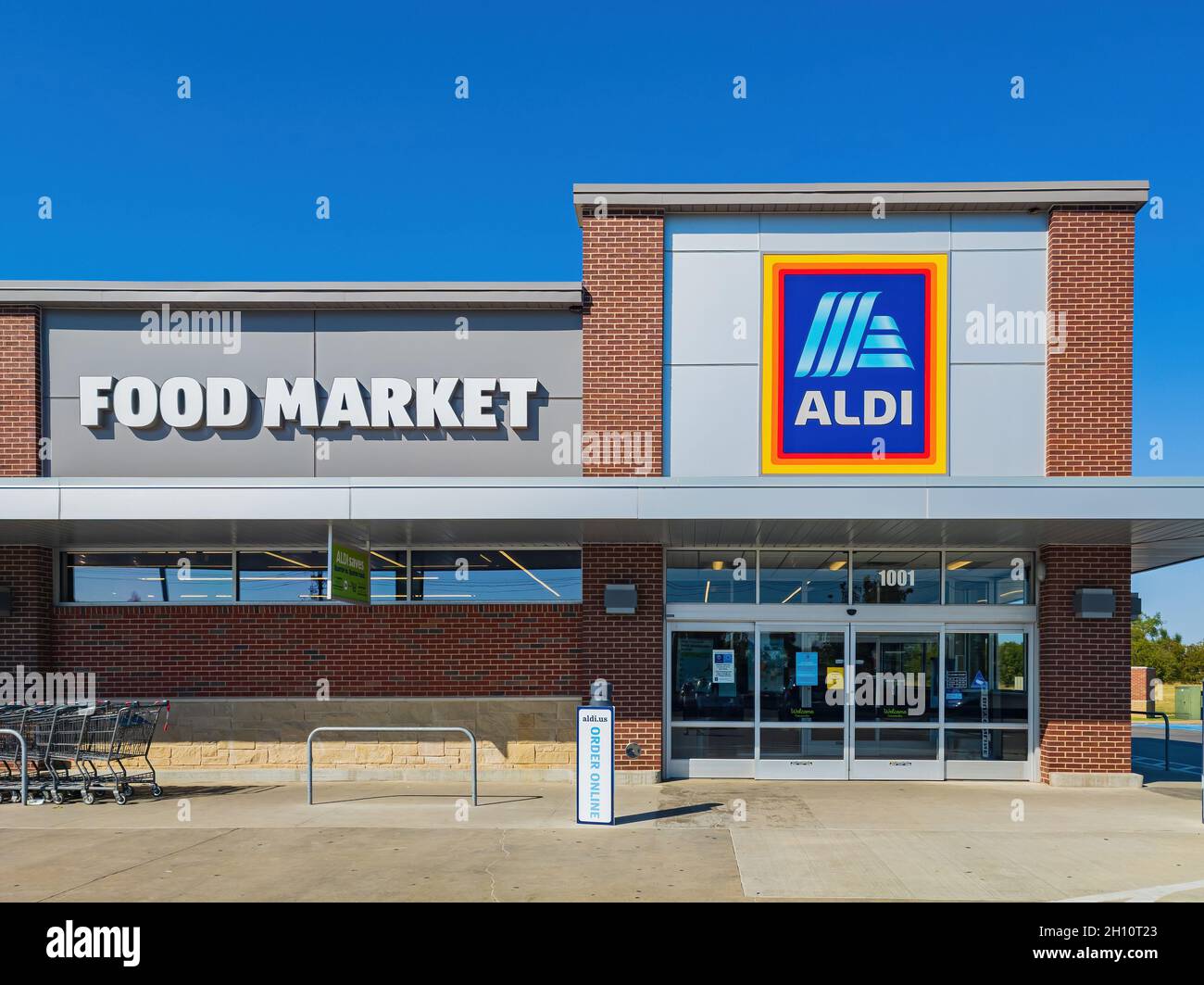 Aldi store 2021 hi-res stock photography and images - Alamy