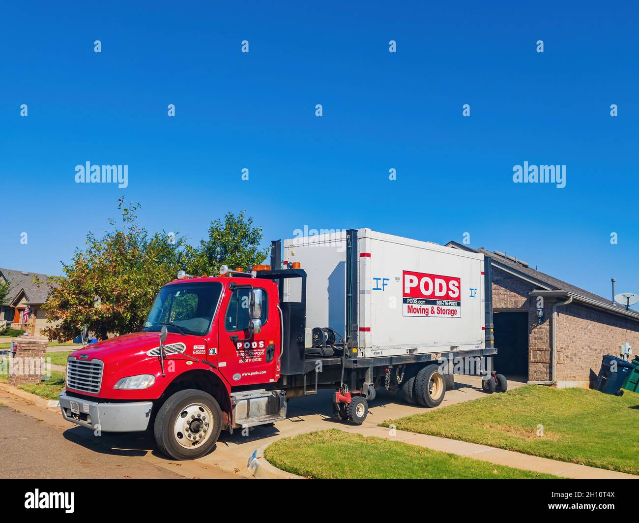 Oklahoma, OCT 6, 2021 - PODS Container outside a house Stock Photo - Alamy