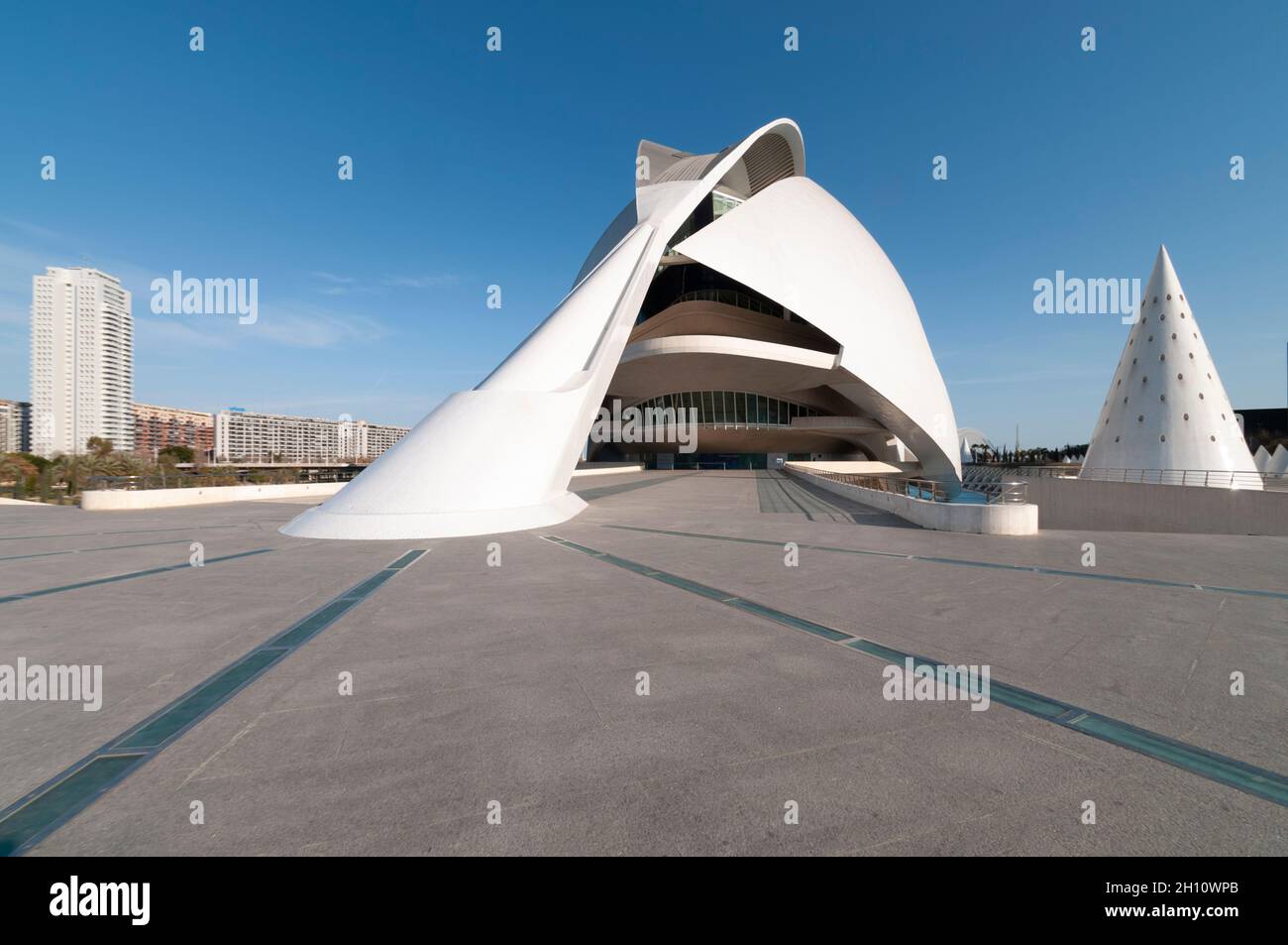 Palau de les Arts Reina Sofia (2005). City of Arts and Sciences ...