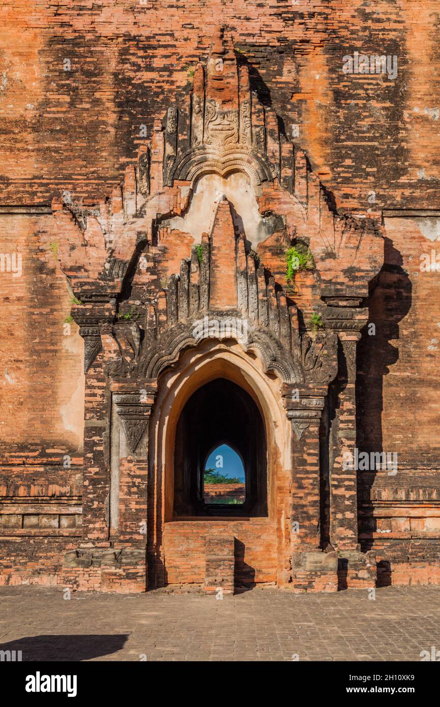 Temple gateway brick hi-res stock photography and images - Alamy