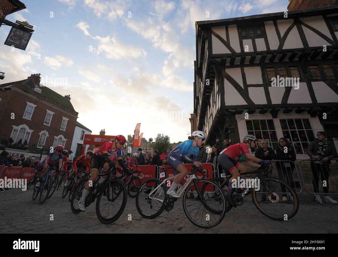 Harriet Dodd of Team LDN - Brother UK and Ella Barnwell of Team Breeze ...