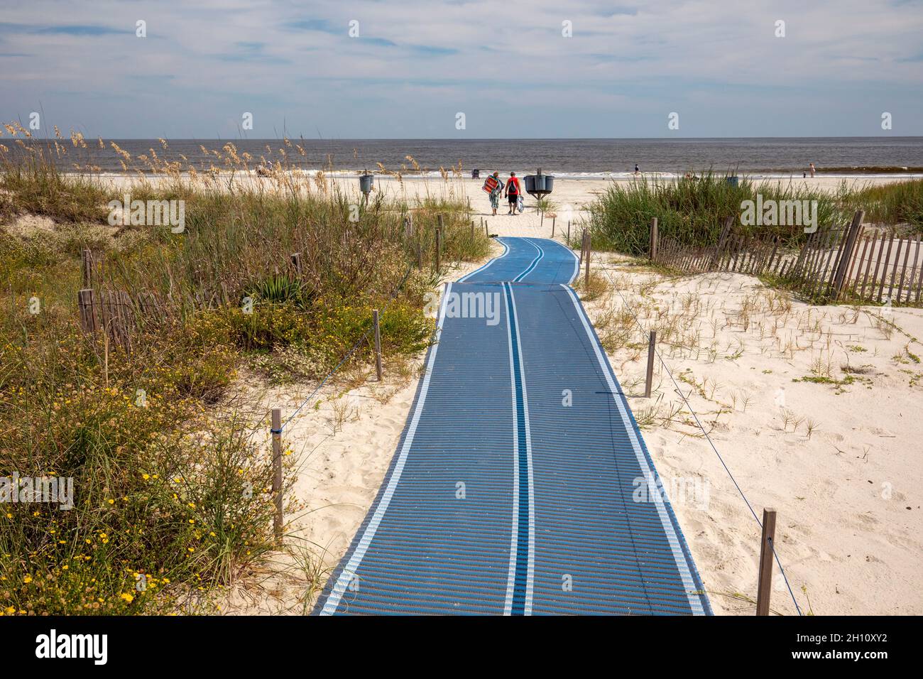 Trail to beach at Great Dunes Park - Jekyll Island, Georgia, USA ...