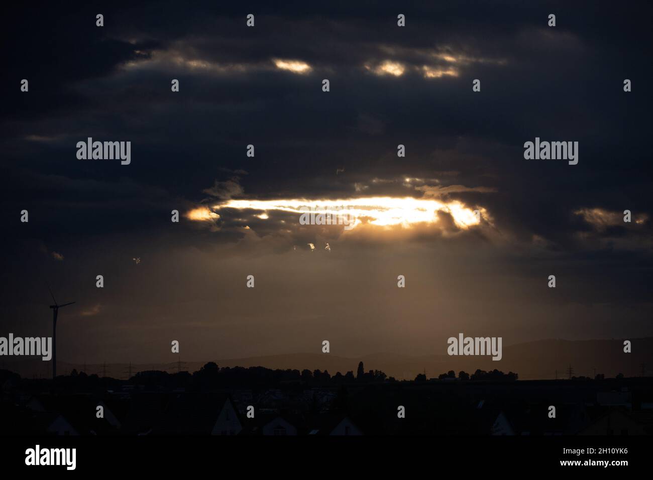 Karben, Germany. 15th Oct, 2021. The sun shines through a hole in the ...