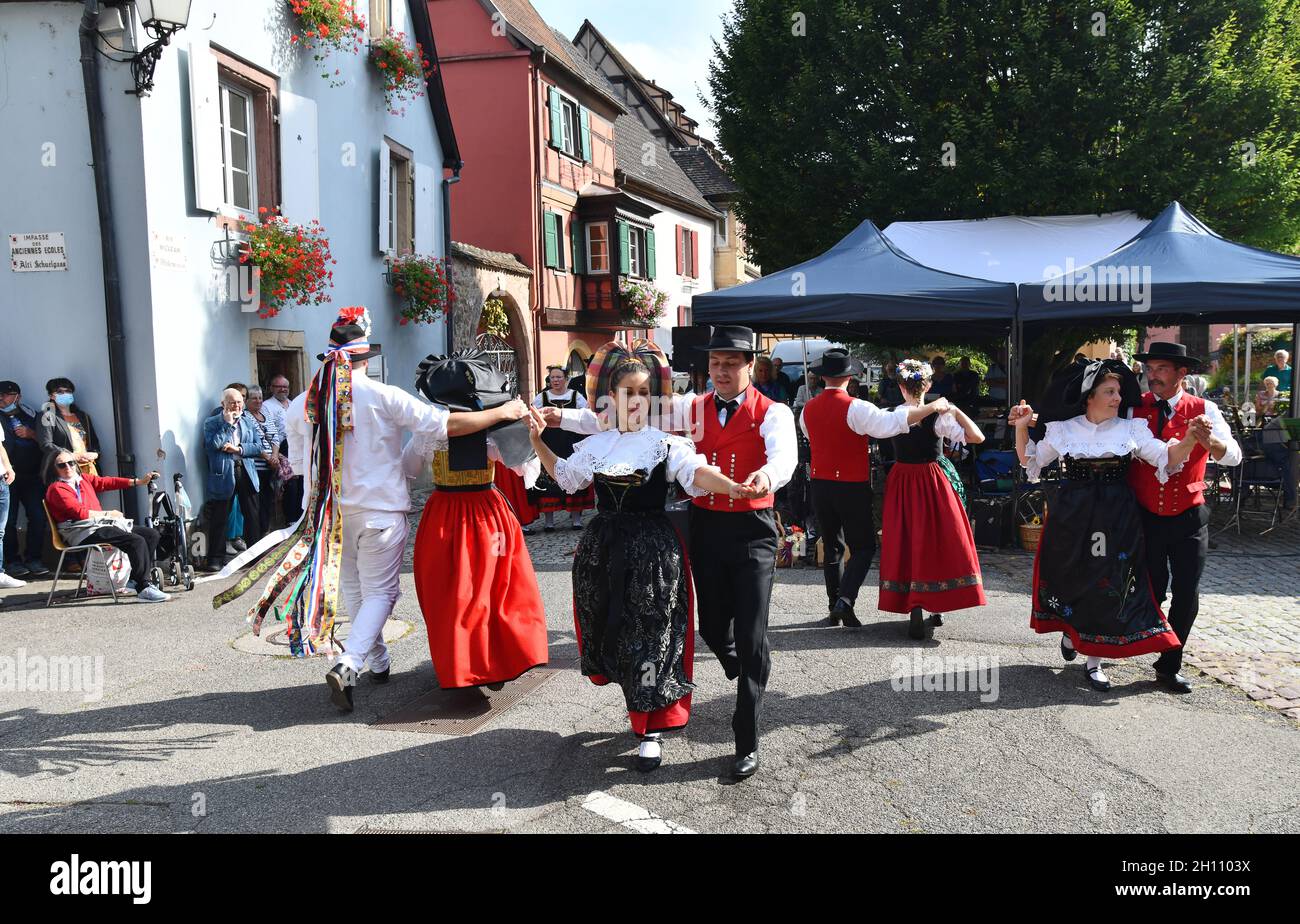 Alsace grape festival hi-res stock photography and images - Alamy