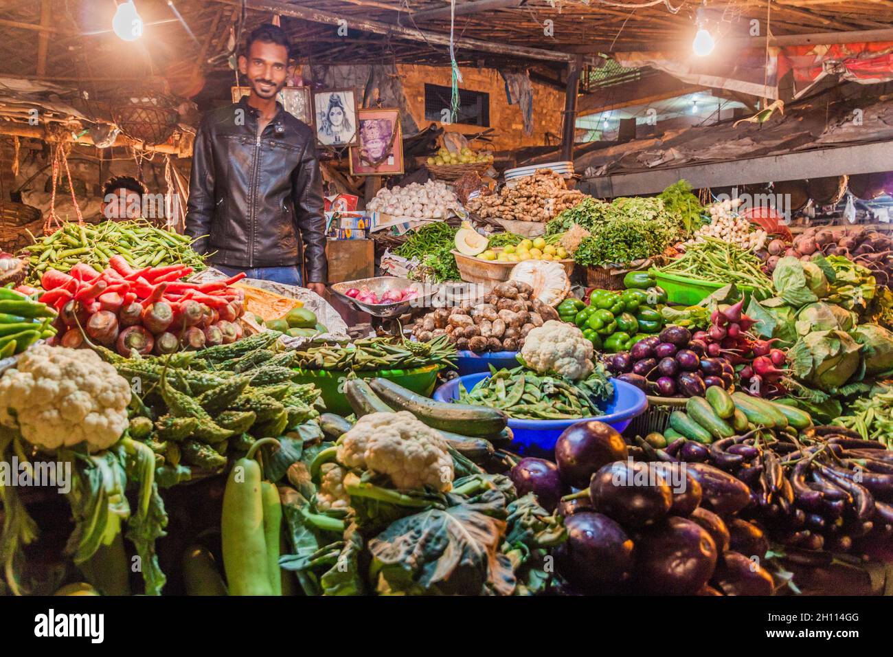 LUCKNOW, INDIA - FEBRUARY 3, 2017: Vegetable seller in Lucknow, Uttar ... LUCKNOW, INDIA - FEBRUARY 3, 2017: Vegetable seller in Lucknow, Uttar ...
