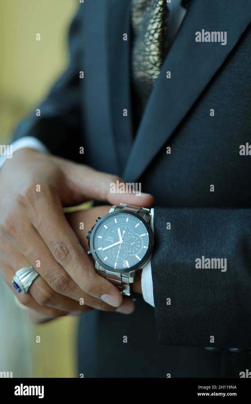 Man's watch on hand. Wedding ceremony Stock Photo - Alamy