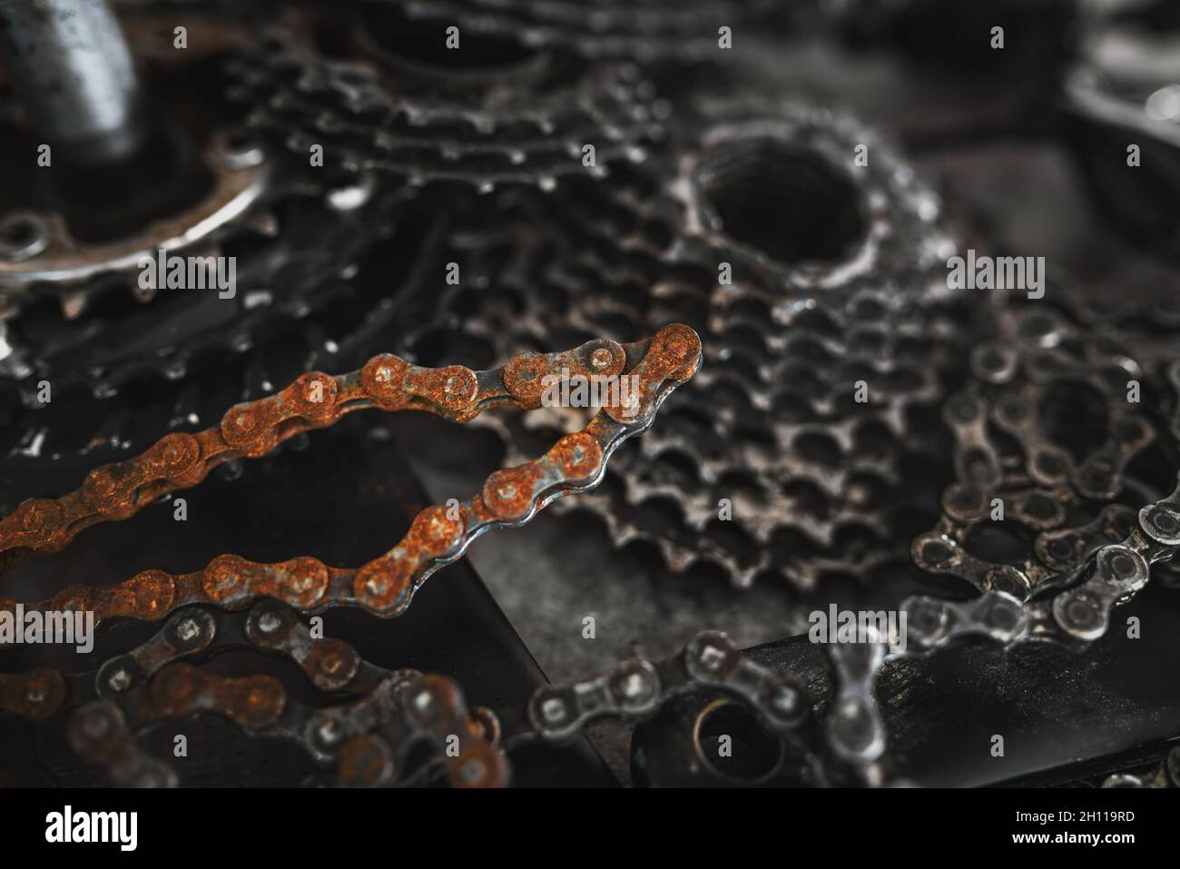 Rusty chain, worn out cassettes and chainrings from mountain bikes ...